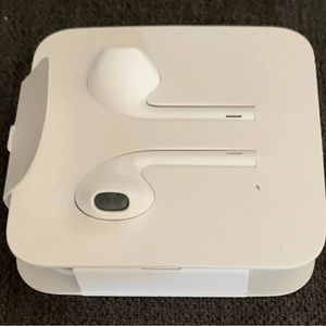 Apple | Headphones | Original Apple Earpods With Lightning Connector ...